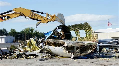 Aircraft Boneyard: Where Retired Planes Await Their Final Flight - Bolt ...