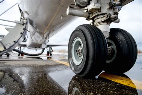 How Plane Wheels Withstand the Sky’s Heaviest Burdens - Bolt Flight