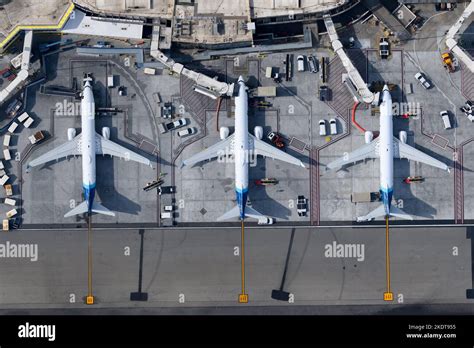 Alaska Airlines Drops 9 International Routes as Network Strategy Shifts ...