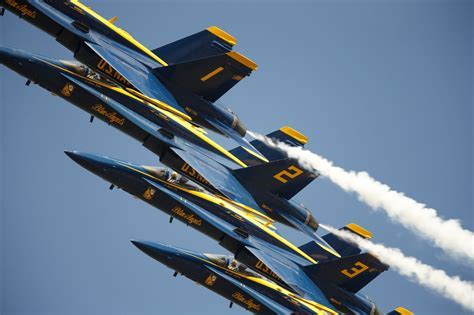Blue Angels vs. Red Arrows: The Ultimate Comparison - Bolt Flight