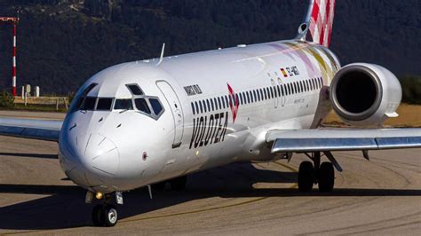 The Last Commercial Plane in America With Rear-Mounted Engines: The ...