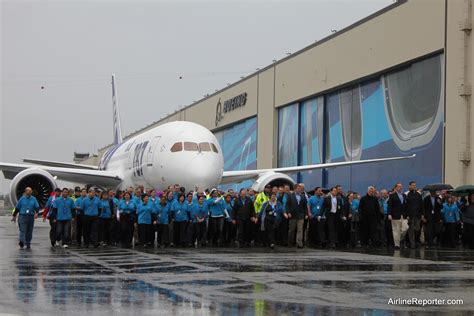 Airbus Keeps Order Lead While Boeing Gains Ground on Deliveries in 2026 ...