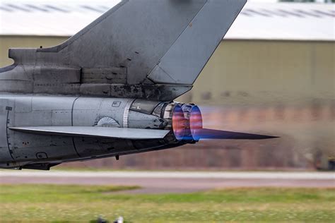 What Is a Deadstick Landing and How Skilled Pilots Turn Engine Failure ...