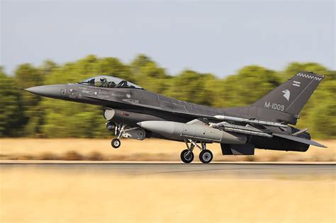 F-16 Game: Exploring the Best Flight and Puzzle Experiences - Bolt Flight