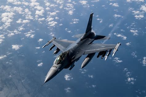 F-18 vs. F-16 Dogfight: A Comprehensive Analysis - Bolt Flight