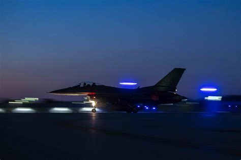 F-16 HUD: The Advanced Heads-Up Display System of the Fighting Falcon ...