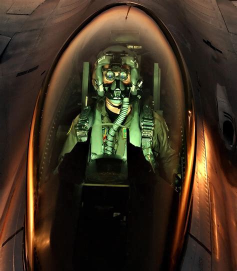 Inside the F-22 Raptor Cockpit: Advanced Avionics and Cutting-Edge ...