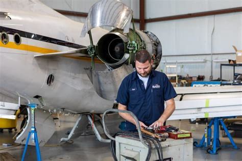 FedEx Aircraft Mechanic Salary: Pay, Benefits, and Career Outlook ...