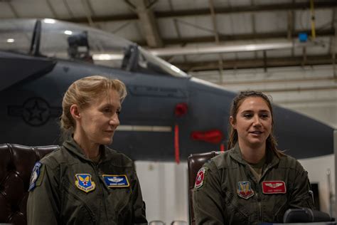Female Blue Angels Pilots: Breaking Barriers in Naval Aviation - Bolt ...