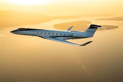 Private Jet Pilot Salary in 2026: Earnings, Career Path, and Real Pay ...