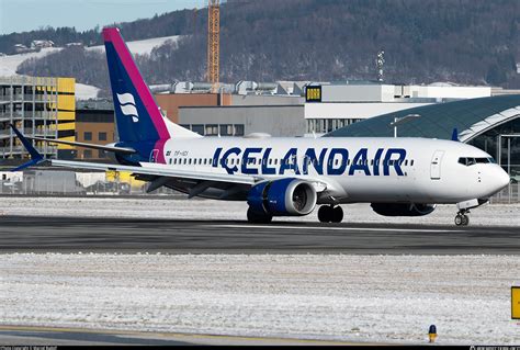 Boeing 737 MAX 8 Range Explained: How Long Can This Narrowbody Fly ...