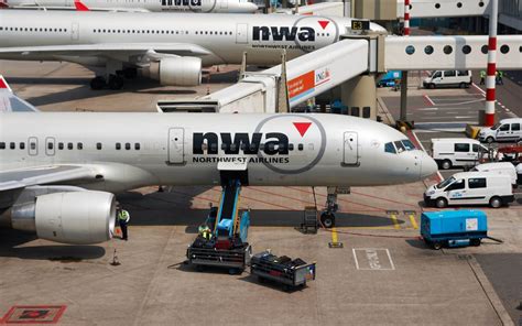 Why Airlines Cut, Keep, or Gamble on Flight Routes - Bolt Flight