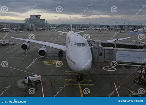 Where Does Lufthansa Fly Its Boeing 747-400s? - Bolt Flight