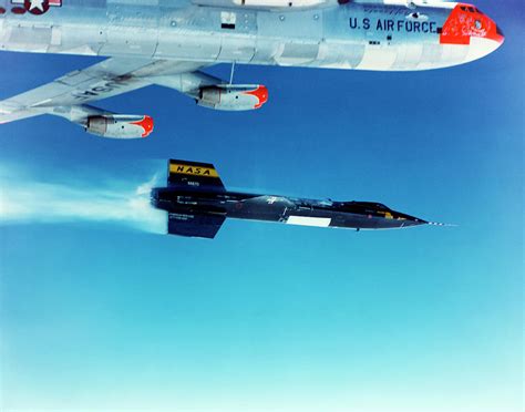 How High Does a Plane Fly? A Deep Dive Into Aviation Altitudes - Bolt ...