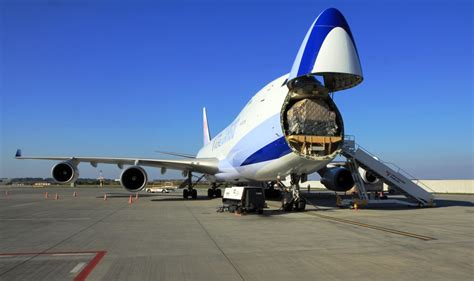 Why Are These Two UPS 747s Flying Together? Unpacking the Logistics ...