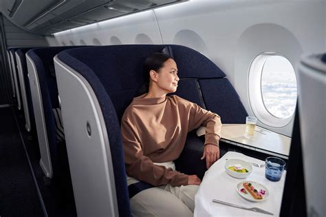 Business Class First-Time Flyers: The Subtle Signs Cabin Crew Instantly ...