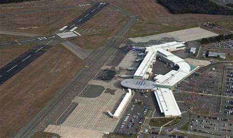 Why Airlines Cut, Keep, or Gamble on Flight Routes - Bolt Flight