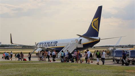 Ryanair and Warsaw-Modlin Airport Launch $400 Million Expansion to ...