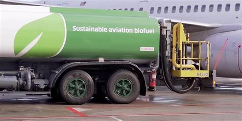How Many Miles Per Gallon Does a Boeing 747 Get? A Deep Dive into Fuel ...