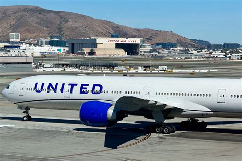 United Airlines Dominates Long-Haul Flying: The U.S. Carrier Flying 40% ...