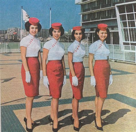 Flight Attendant vs Stewardess: What's the Difference? - Bolt Flight
