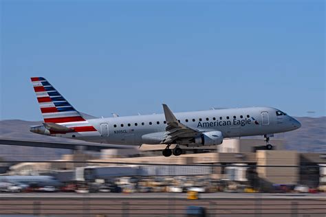 5 Reasons We Love Flying the Embraer E175 - Bolt Flight